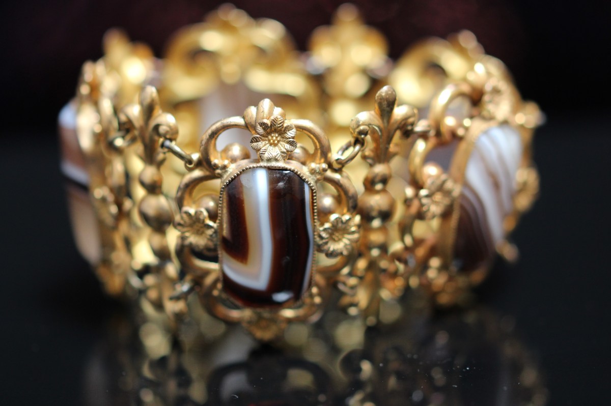 What is pinchbeck? – navette jewellery