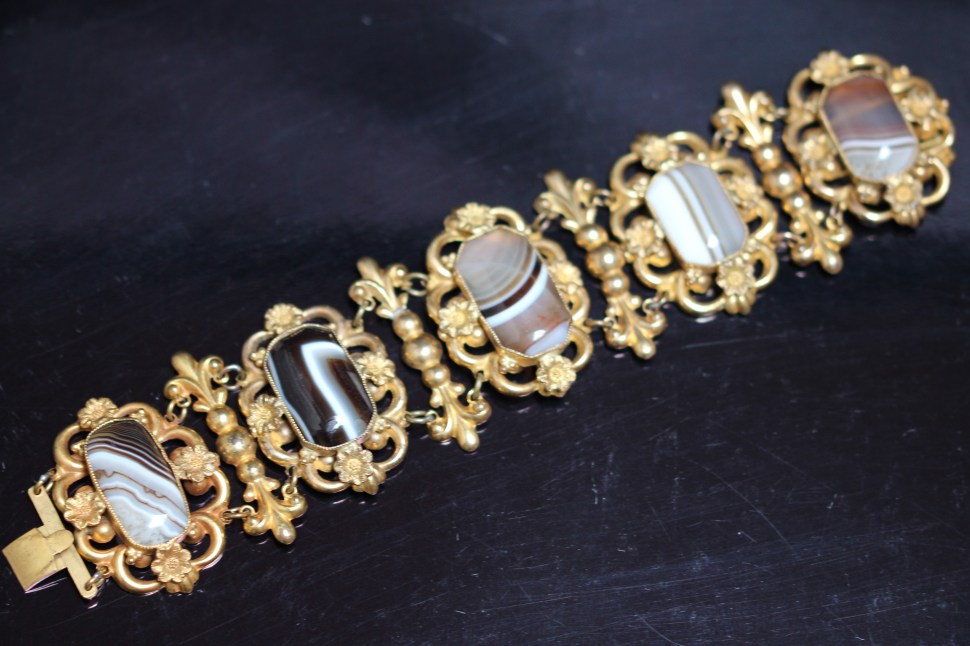 What is pinchbeck? – navette jewellery