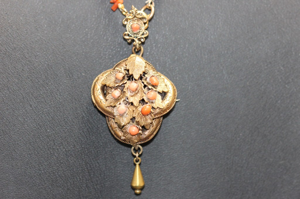 What is pinchbeck? – navette jewellery