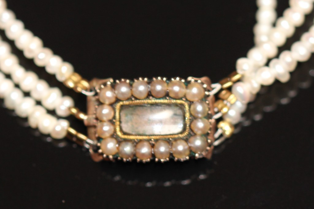 Dating necklaces: clasps and fasteners -Part I – navette jewellery