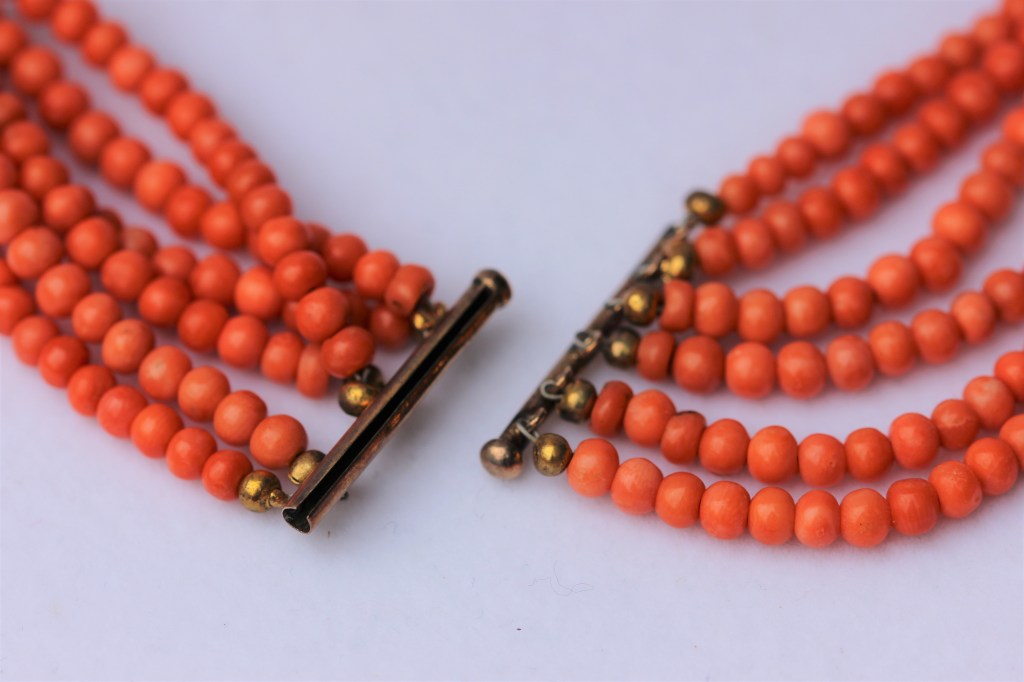 Dating necklaces: clasps and fasteners- Part III – navette jewellery