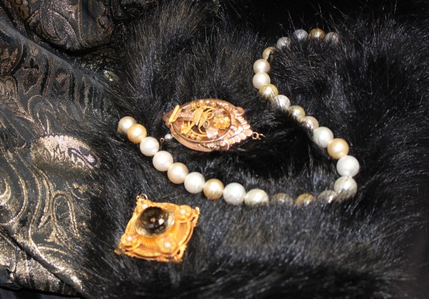 Sumptuary Laws – navette jewellery